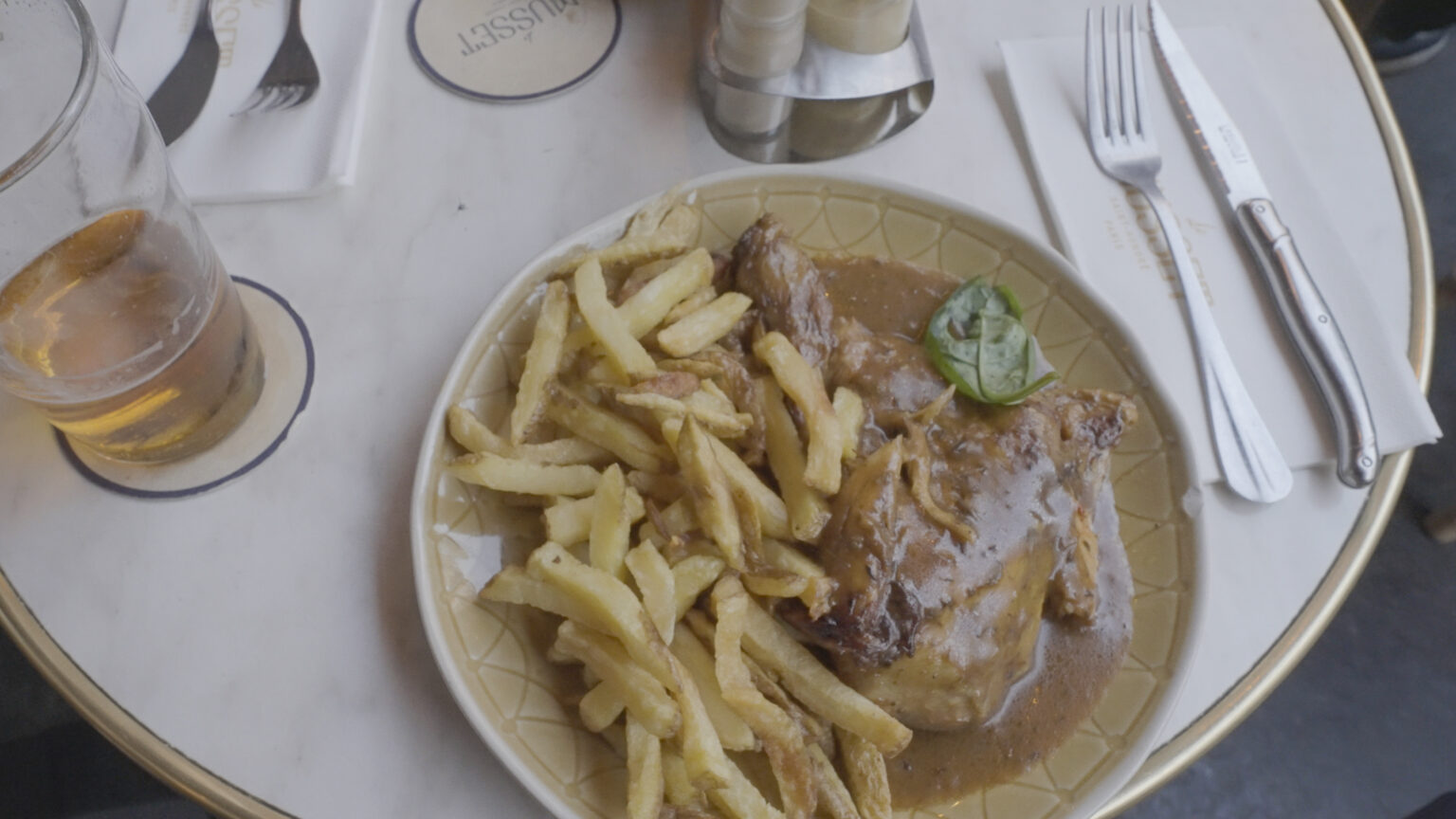 French Eating Schedule, Meal Times & Important Table Etiquette